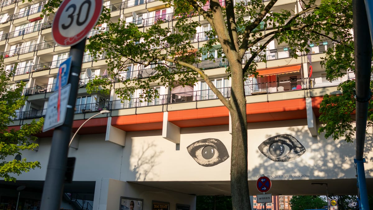 愛 = kärlek (tror jag)